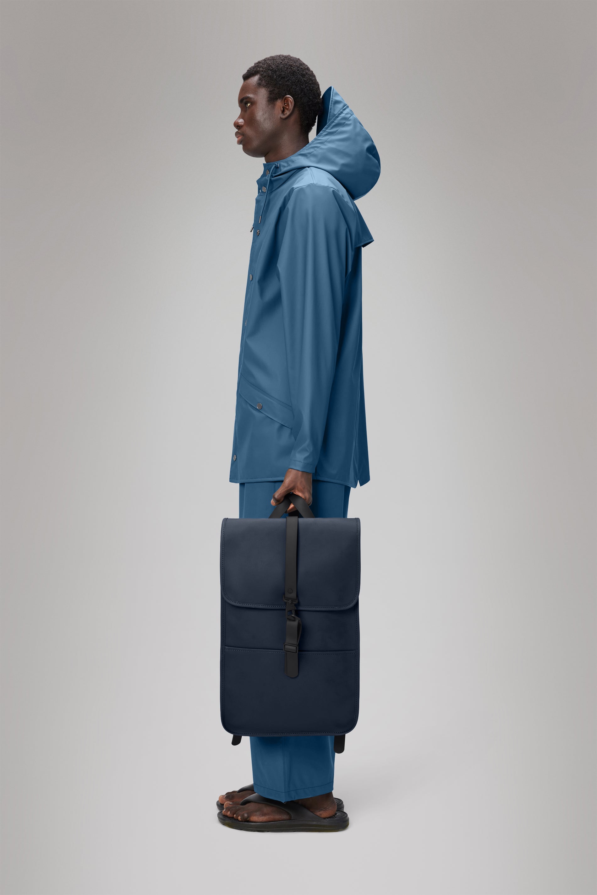 Rains® Backpack Mini en Navy pour 80€ | Livraison Gratuite