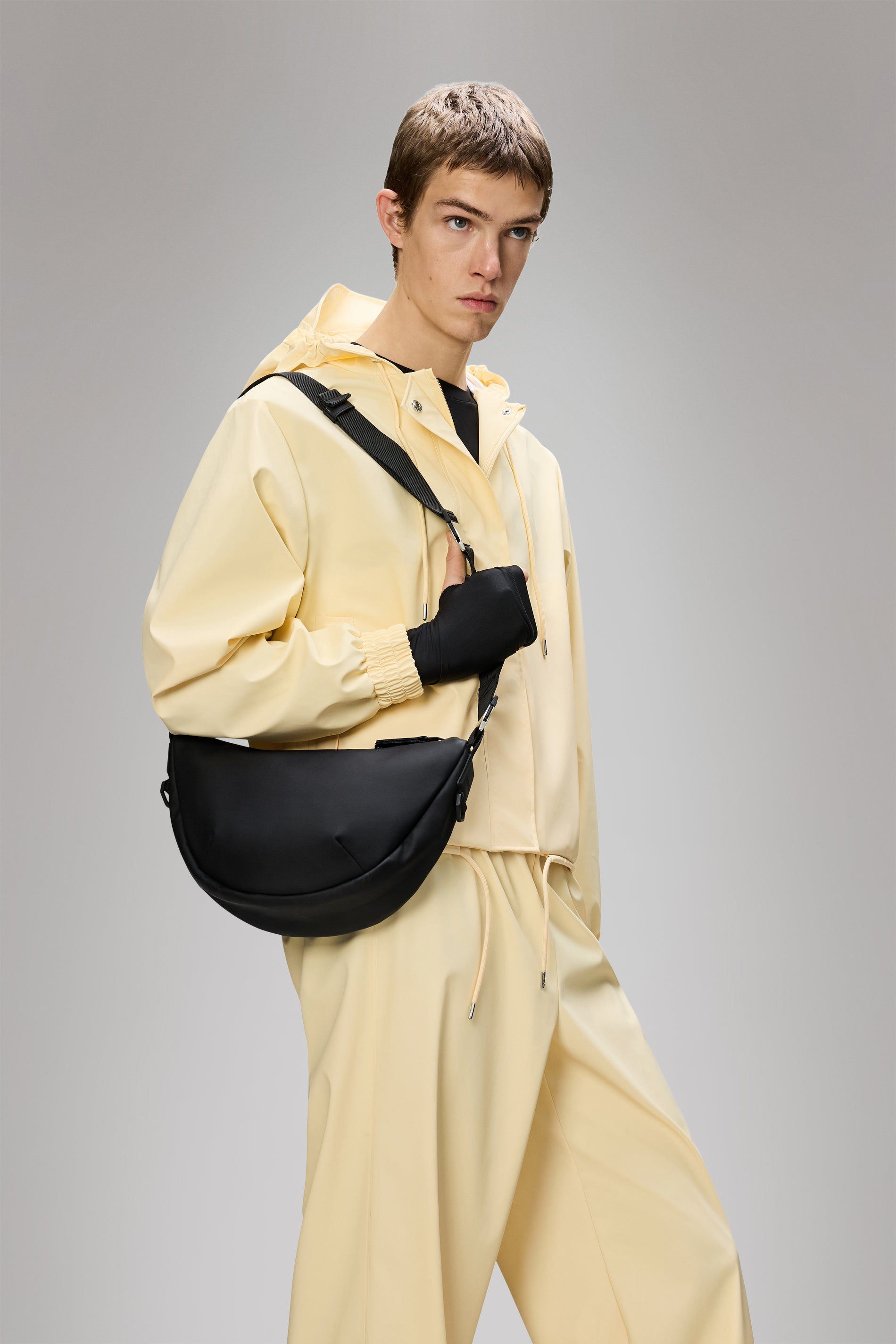 Rains® Cargo Box Bag en Black pour 95€ | Livraison Gratuite