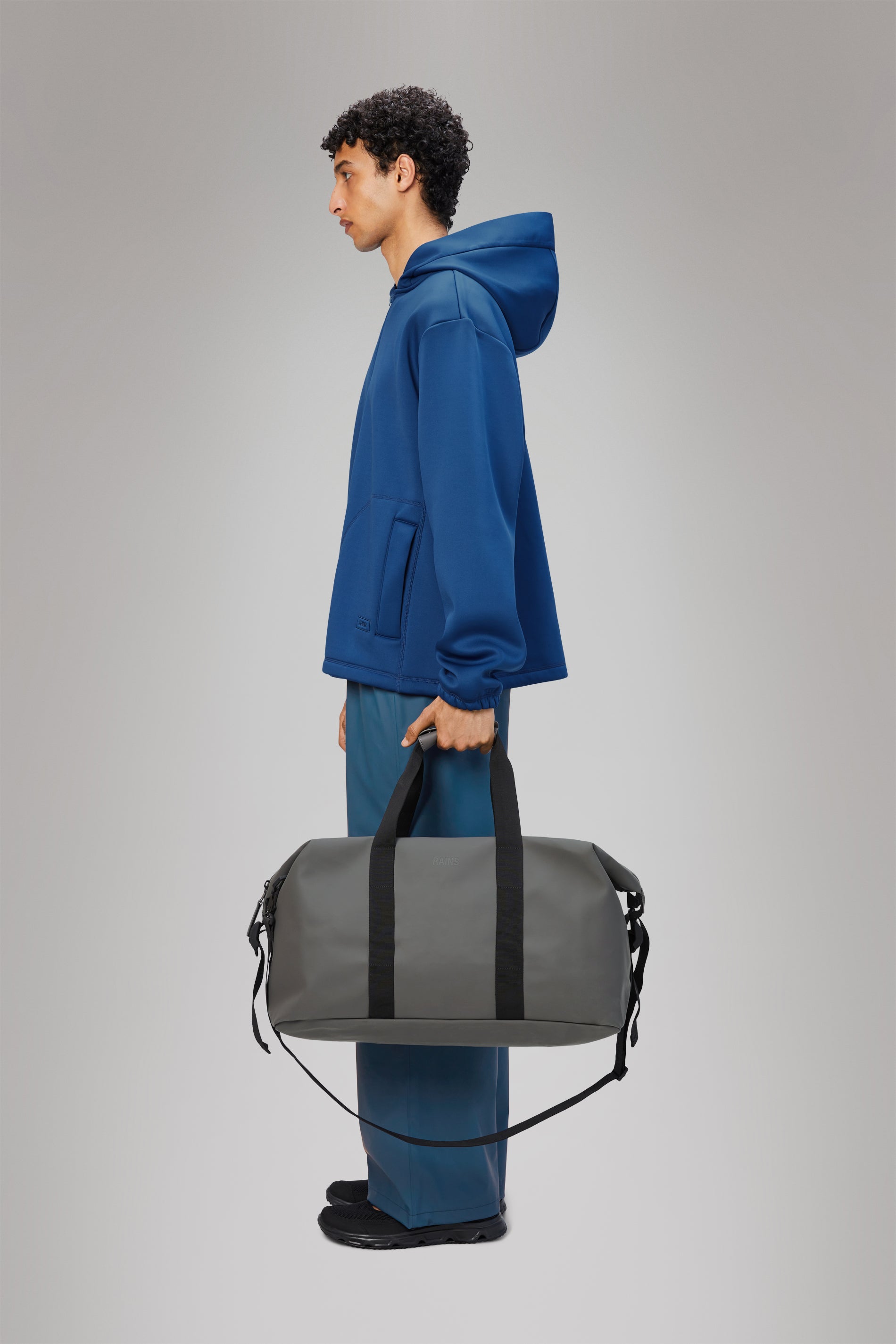 Rains® Hilo Weekend Bag Small en Black pour 70€ | Livraison Gratuite